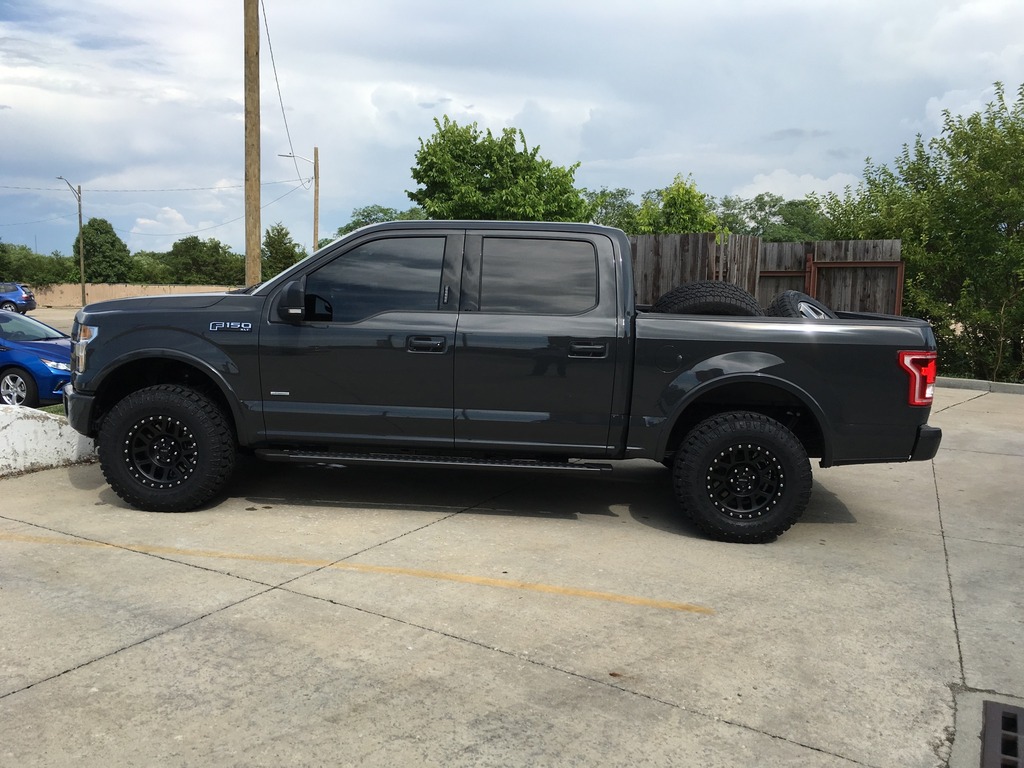 2016 F150 - 3.5l - 4x4 Sport - 17x8 Method Mesh - Rough Country Level ...